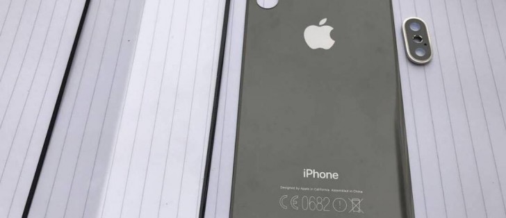 Front and rear panels for the iPhone 8 leak, glass backs for iPhone 7s ...