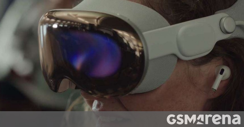 Apple Vision Pro goes on pre-order on January 19, ships February 02 ...