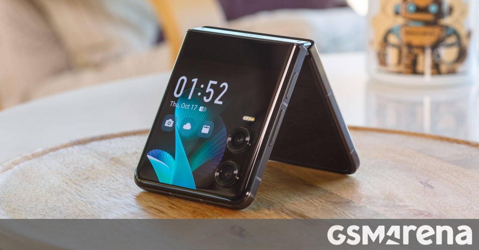 Infinix Zero Flip unboxing - GSMArena.com news