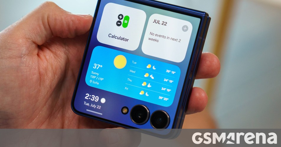 Samsung Galaxy Z Flip8 is now confirmed to skip any sort of charging ...