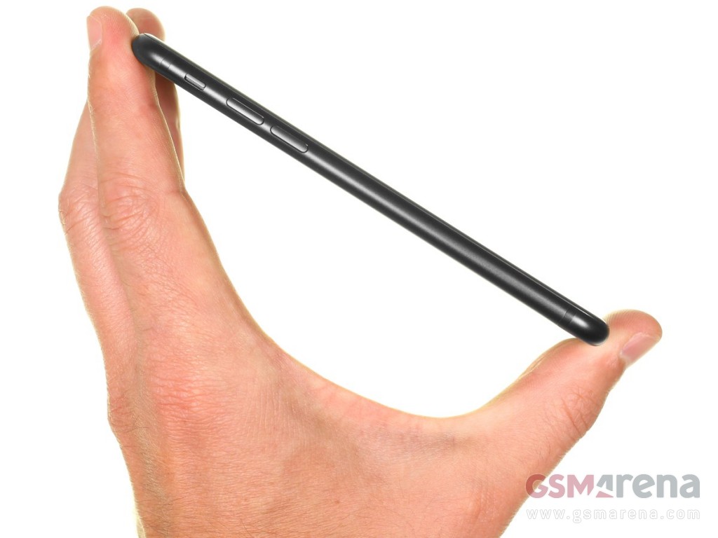 Apple iPhone 7 pictures, official photos