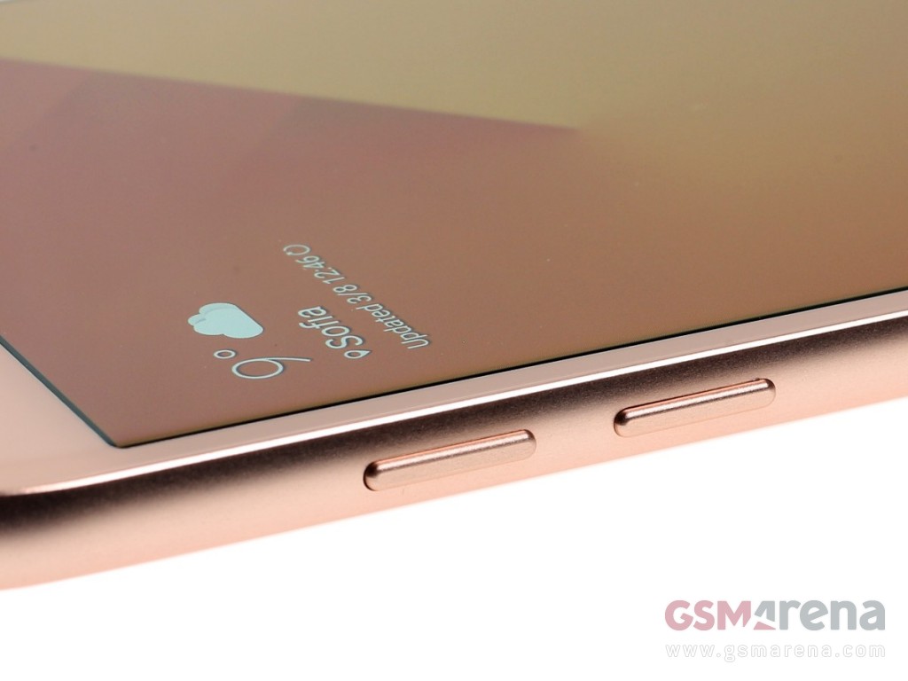 Samsung Galaxy A7 (2017) pictures, official photos