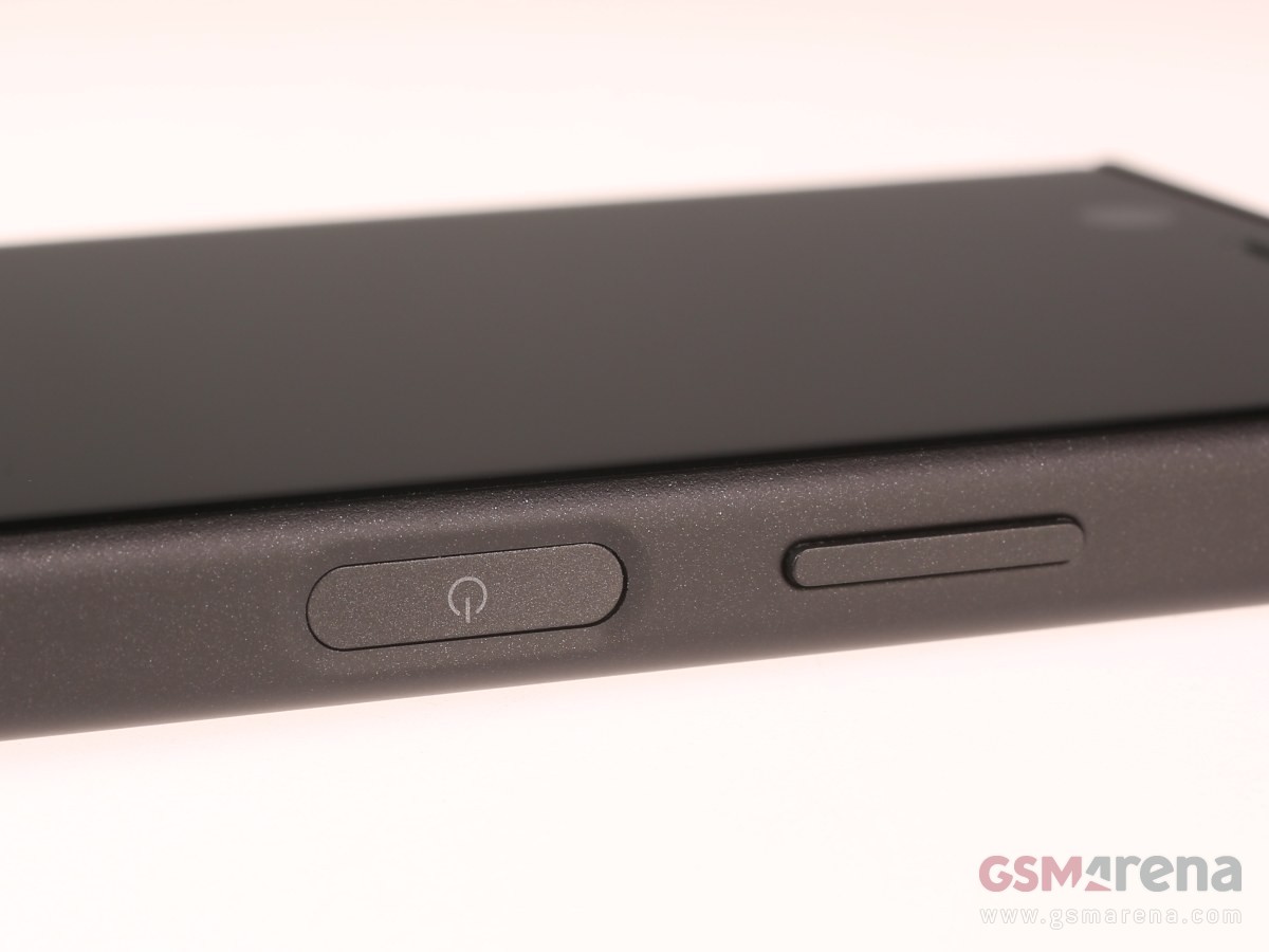 Sony Xperia XZ1 Compact pictures, official photos