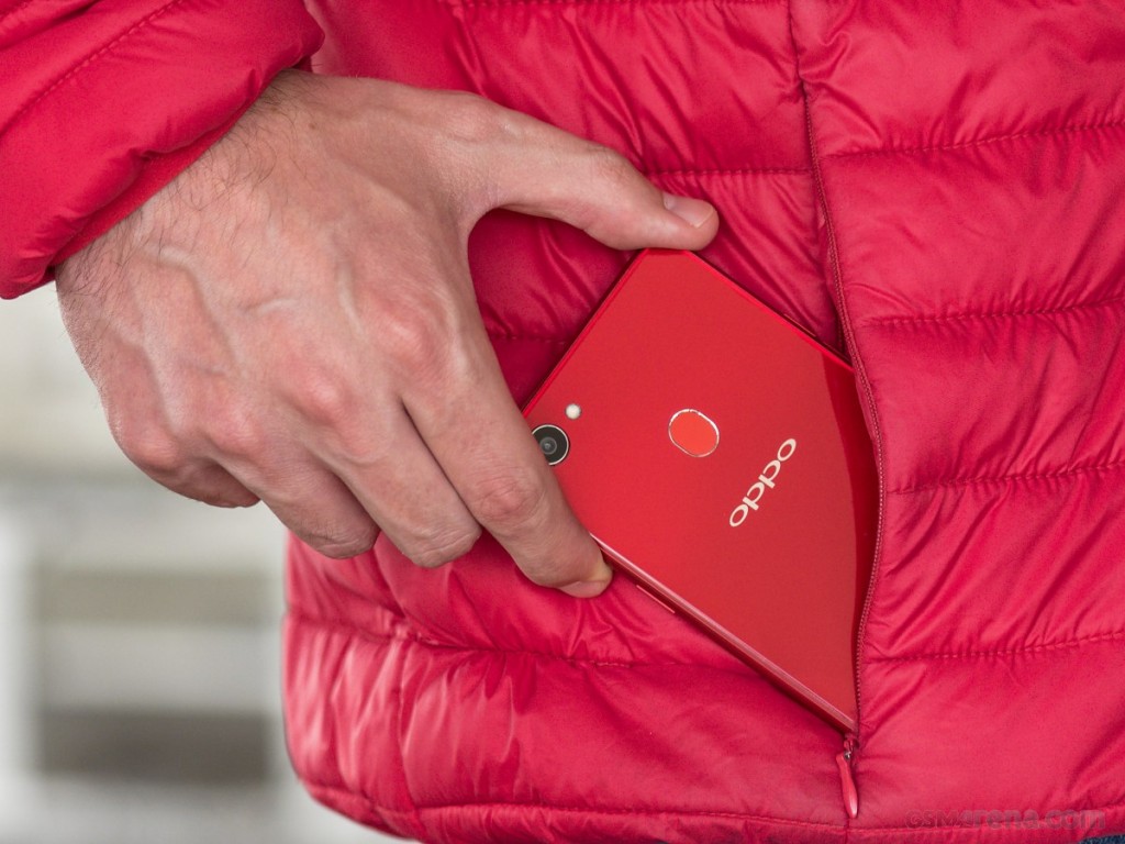 Oppo F7 pictures, official photos