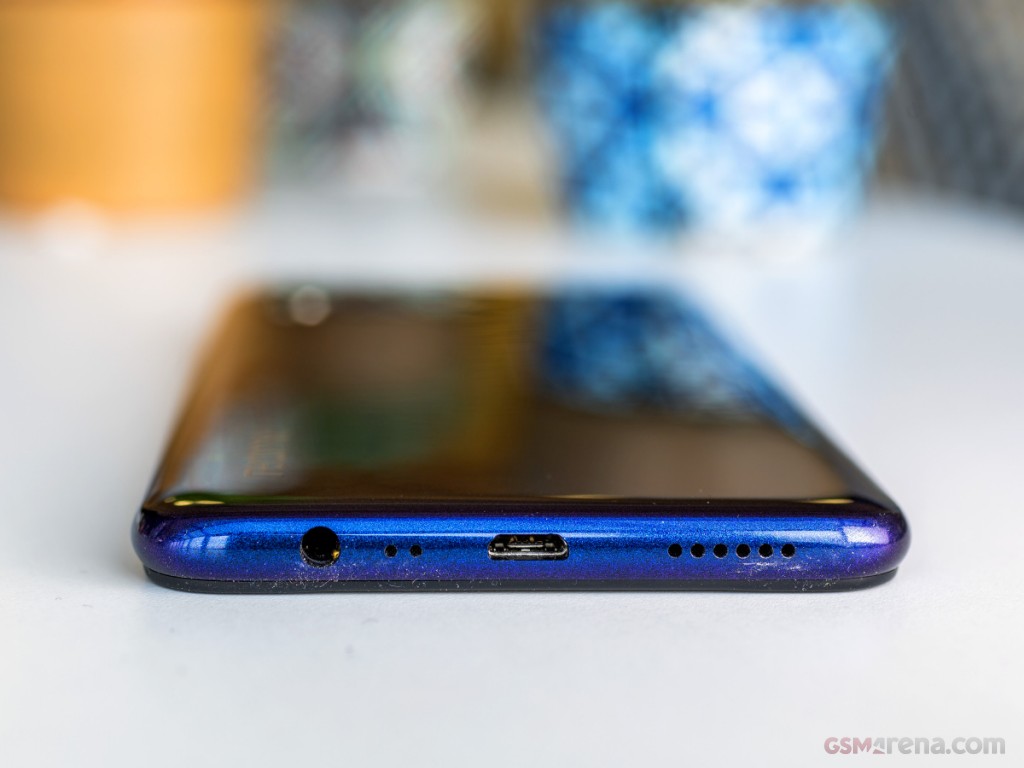Realme 3 pictures, official photos