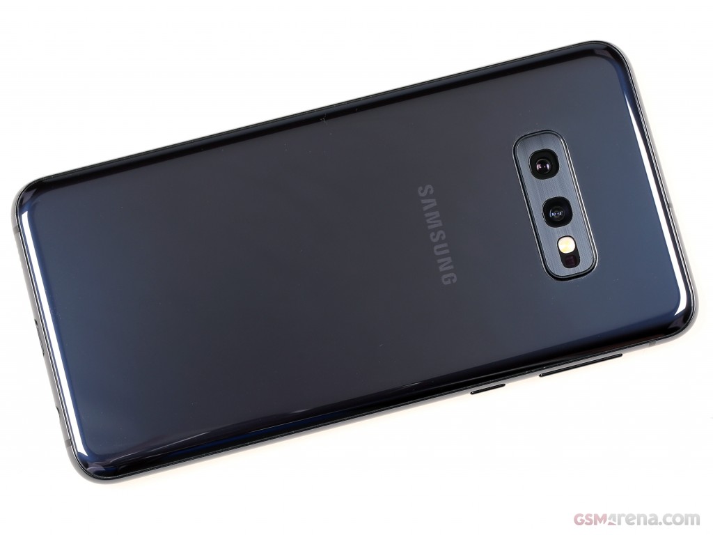 Samsung Galaxy S10e pictures, official photos