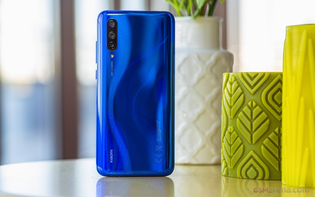 Xiaomi Mi 9 Lite pictures, official photos