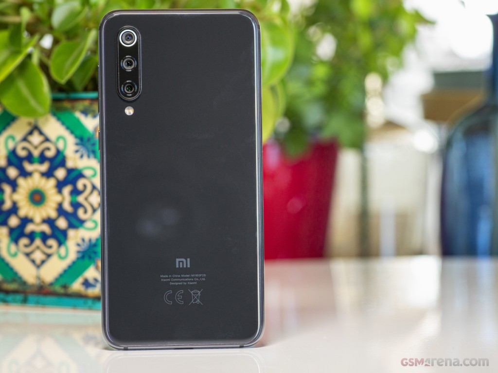 Xiaomi Mi 9 SE pictures, official photos