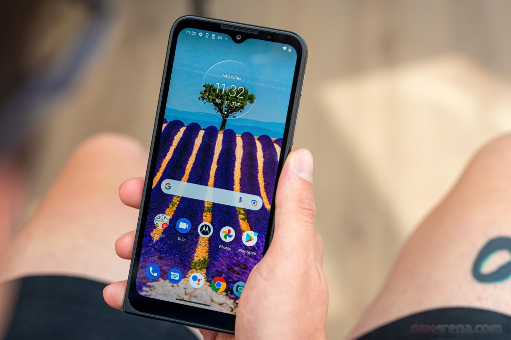 Motorola Defy (2021) pictures, official photos