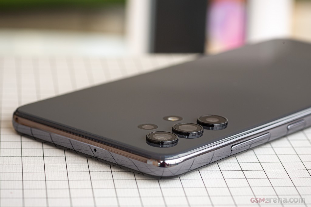 Samsung Galaxy A32 pictures, official photos