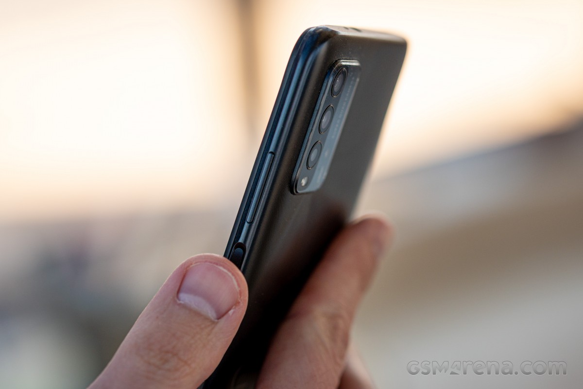 Xiaomi Redmi 9T review: Design and handling