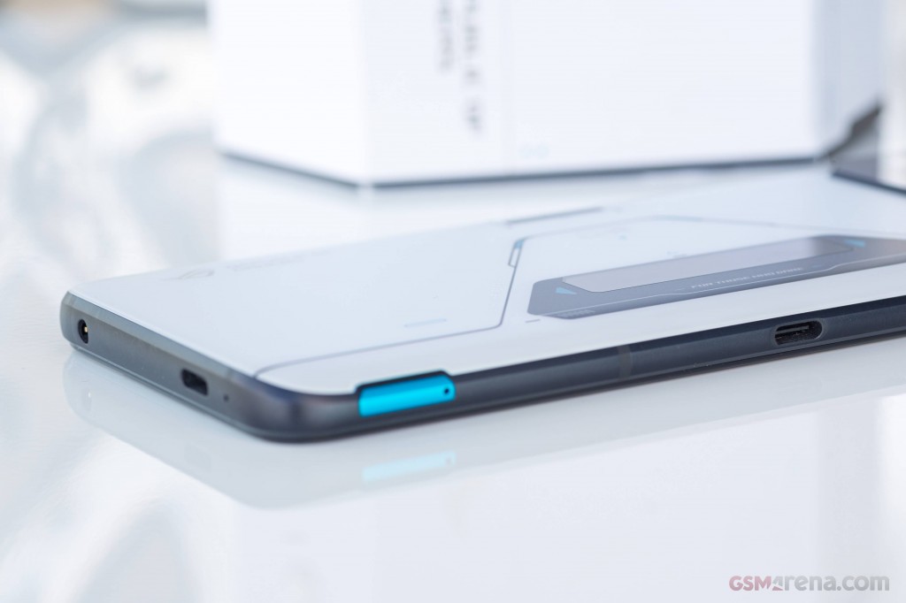 Asus ROG Phone 6 Pro pictures, official photos