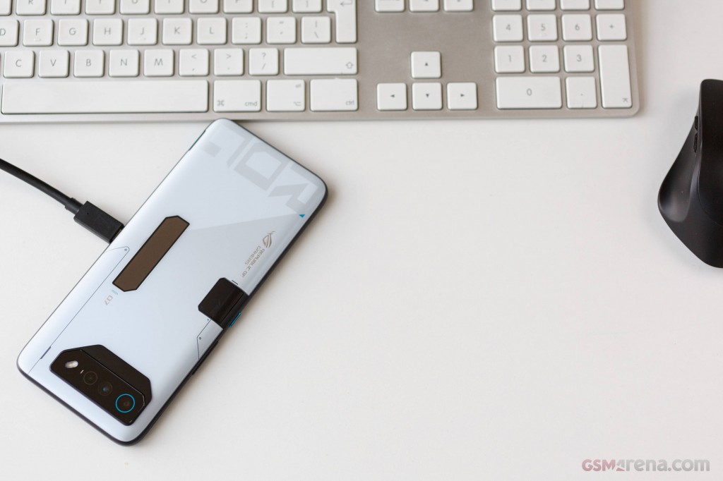 Asus ROG Phone 7 Ultimate pictures, official photos