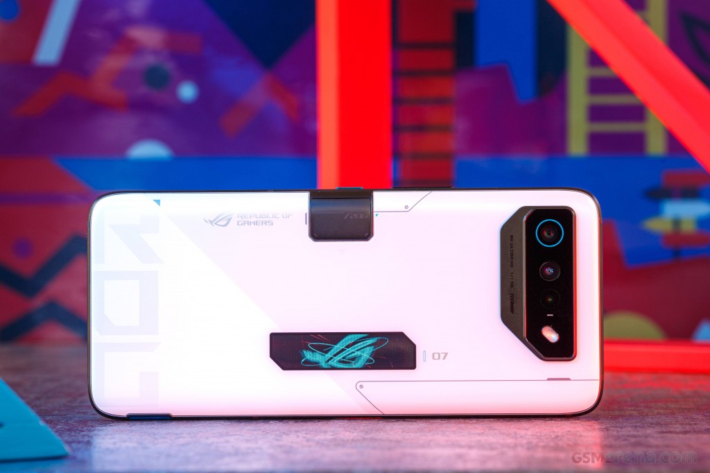 Asus ROG Phone 7 Ultimate pictures, official photos