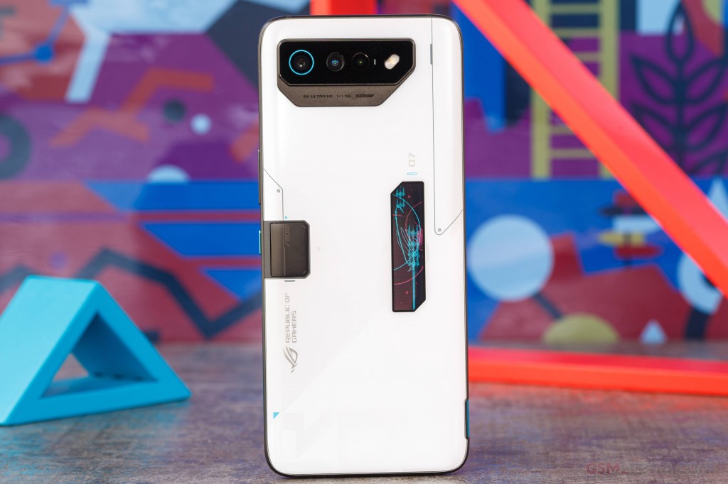 Asus ROG Phone 7 Ultimate pictures, official photos