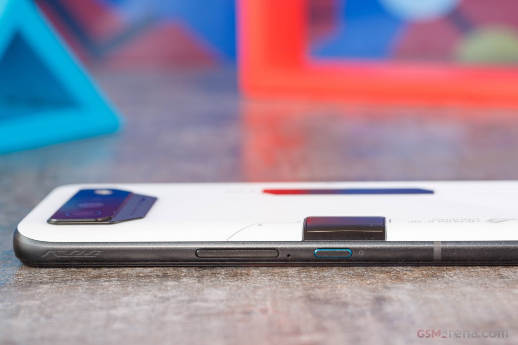 Asus ROG Phone 7 Ultimate pictures, official photos