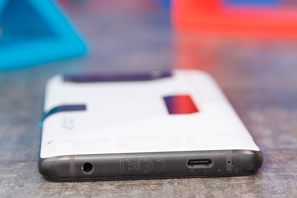 Asus ROG Phone 7 Ultimate pictures, official photos