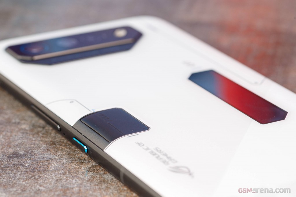 Asus ROG Phone 7 Ultimate pictures, official photos