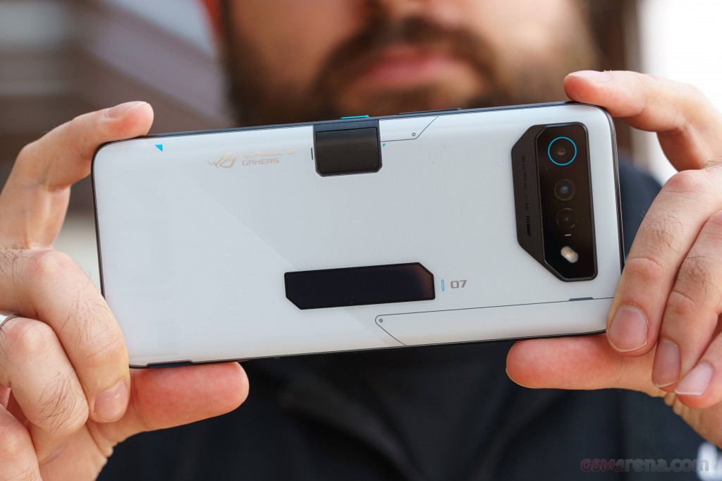 Asus ROG Phone 7 Ultimate pictures, official photos