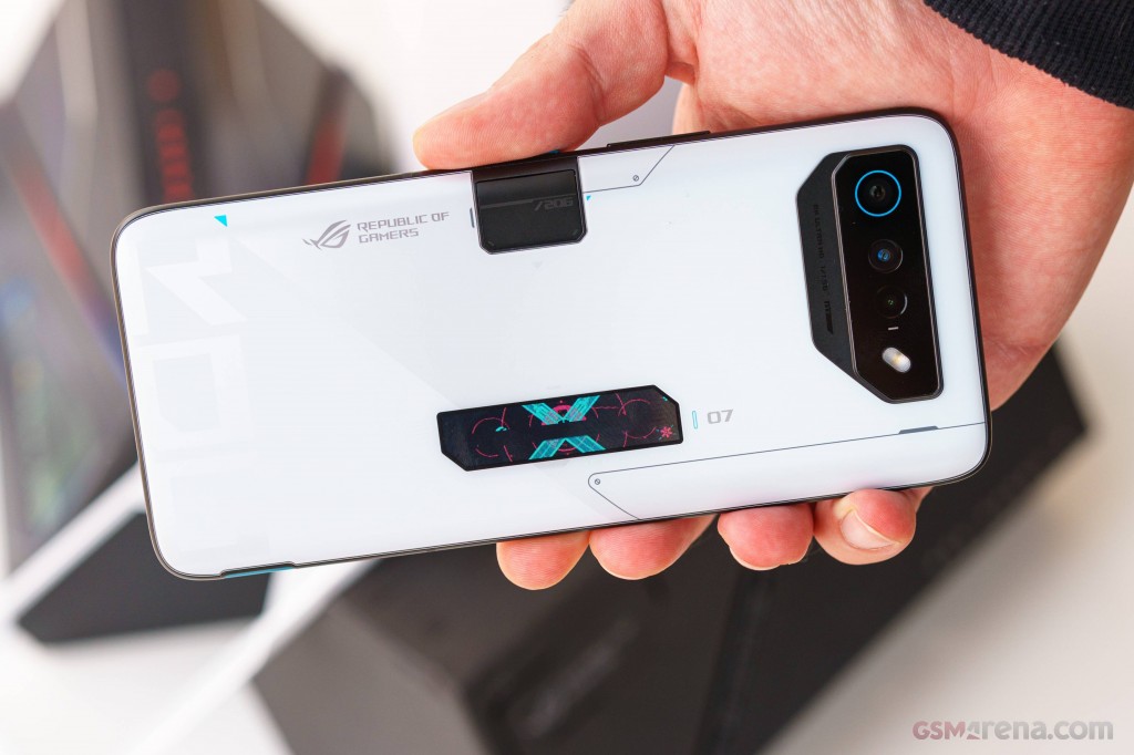 Asus ROG Phone 7 Ultimate pictures, official photos