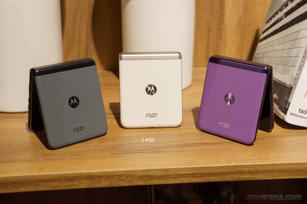Motorola Razr 40 pictures, official photos