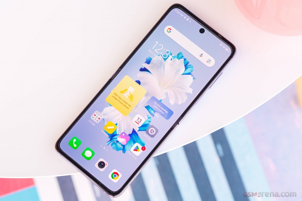 Tecno Phantom V Flip pictures, official photos