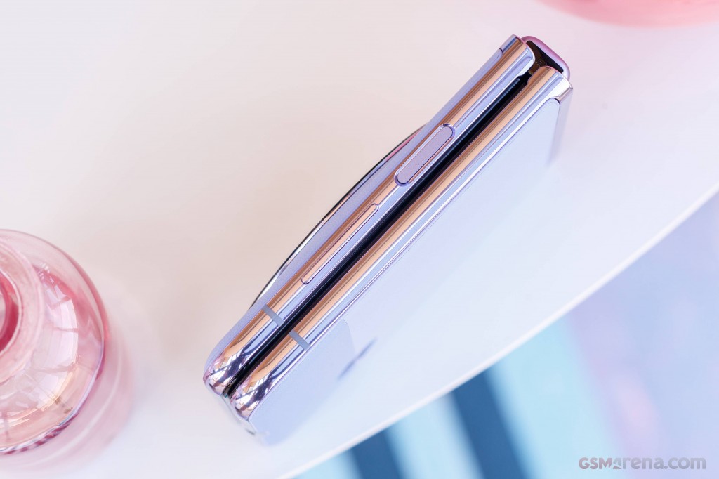 Tecno Phantom V Flip pictures, official photos