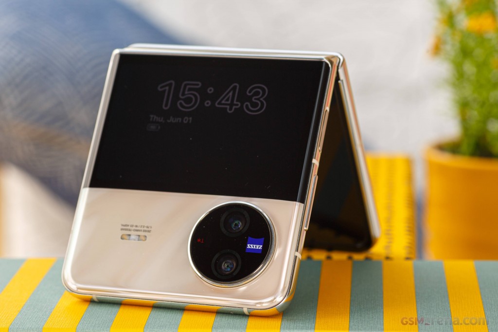vivo X Flip pictures, official photos