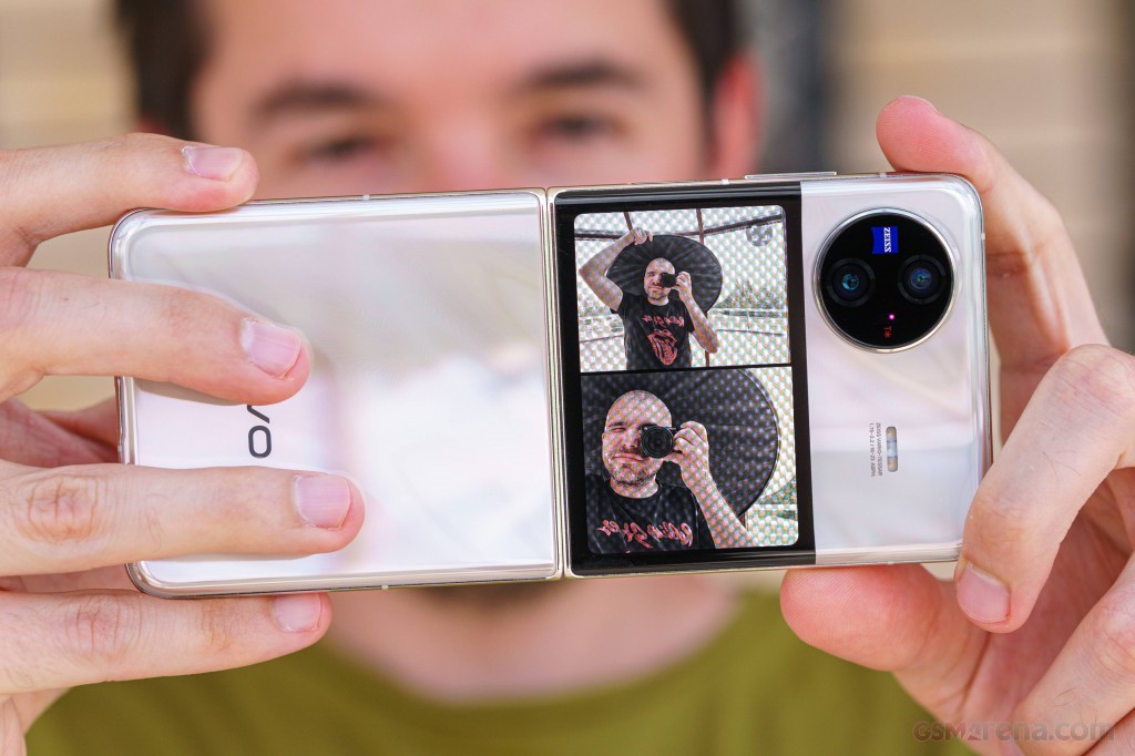 vivo X Flip pictures, official photos