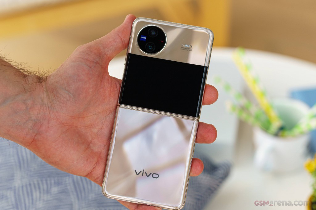 vivo X Flip pictures, official photos