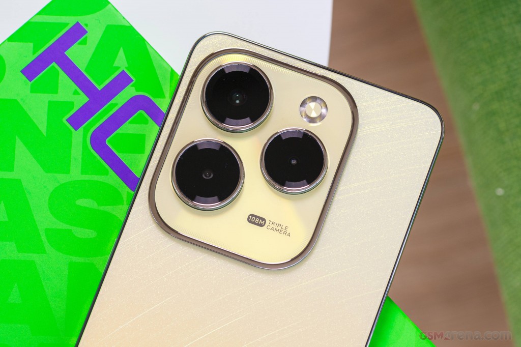 Infinix Hot 40 Pro pictures, official photos