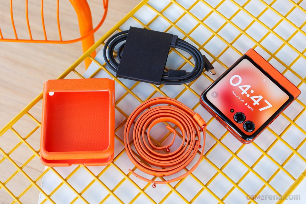 Motorola Razr 50 pictures, official photos