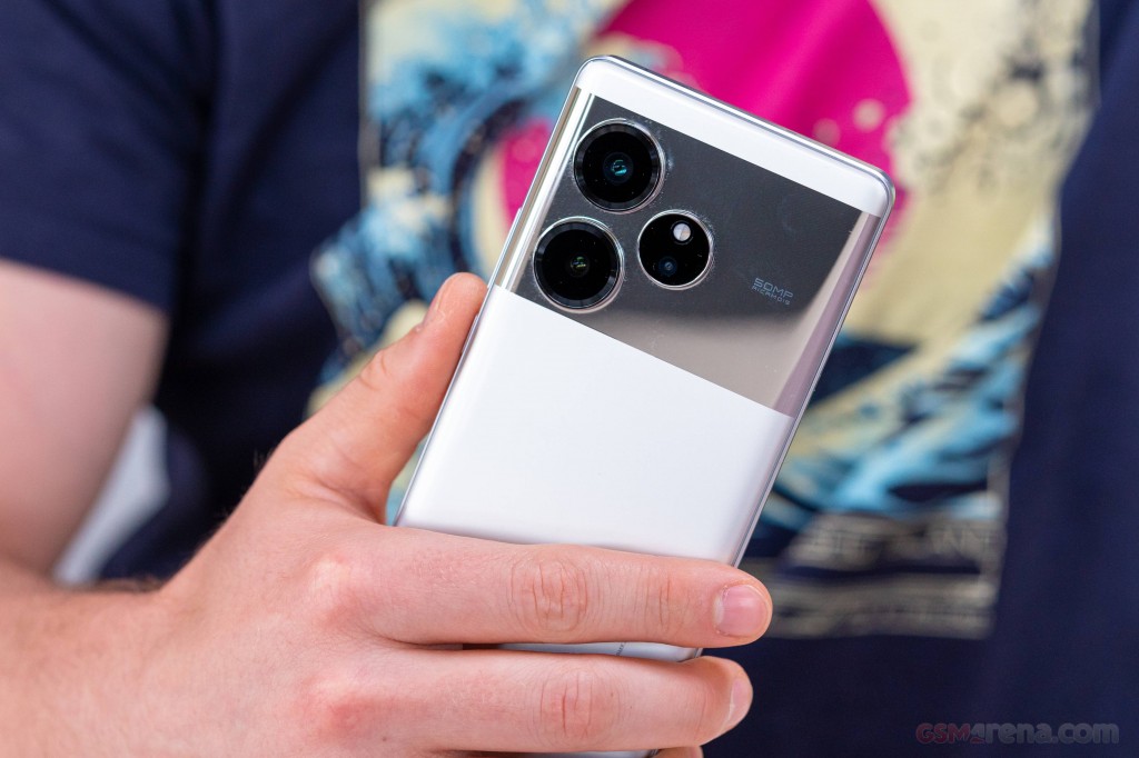 Realme GT 6 pictures, official photos