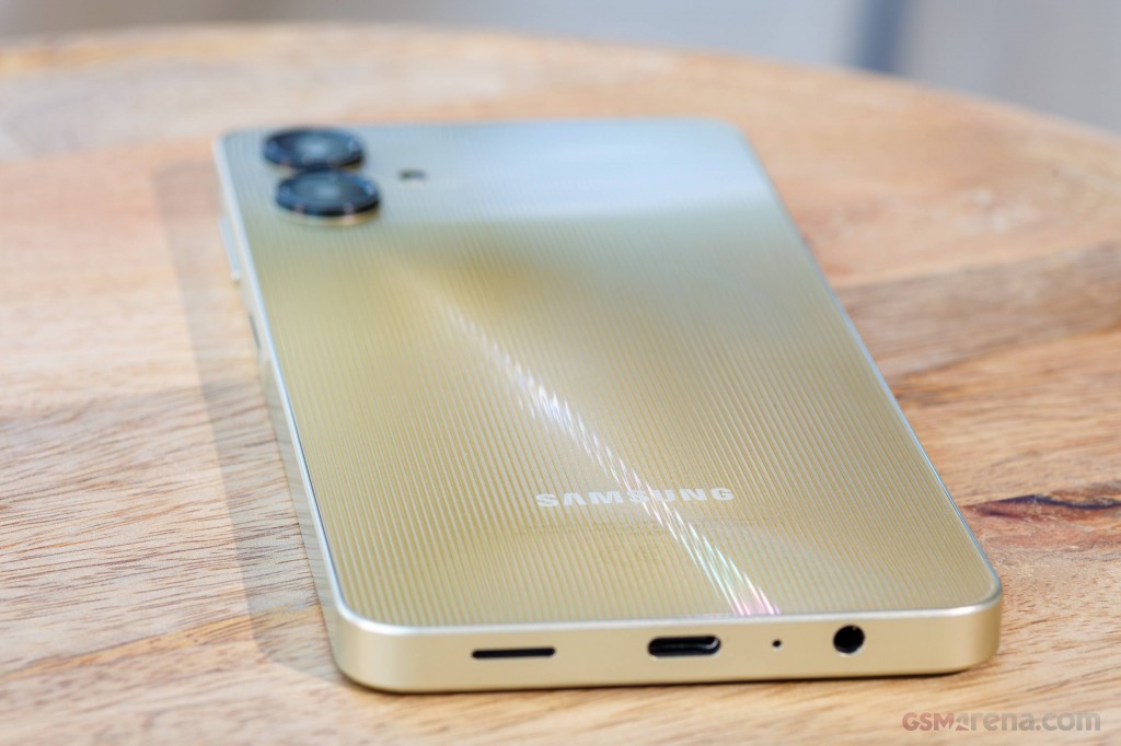 Samsung Galaxy A06 pictures, official photos