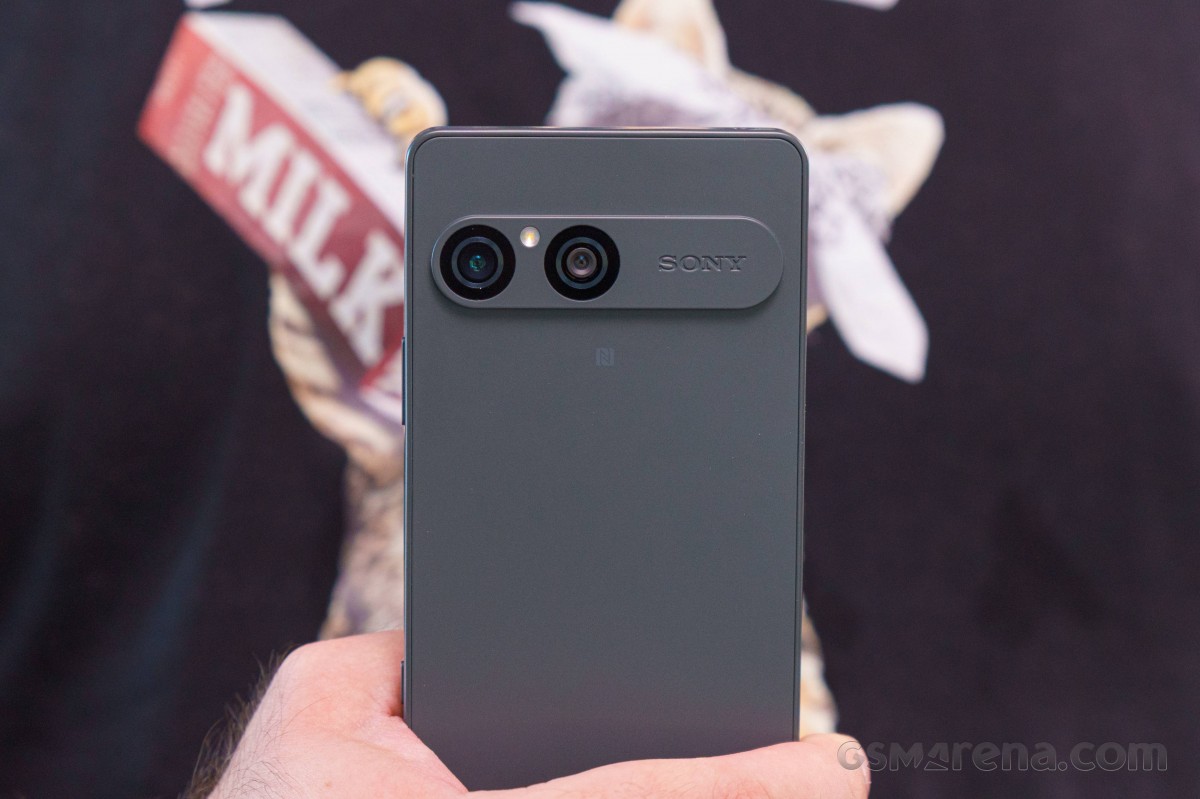 Sony Xperia 10 VII review: Design, build quality, handling