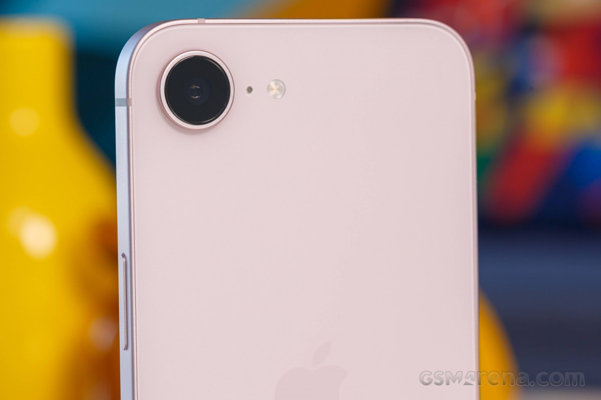 Apple iPhone 17e review: Design, build, handling