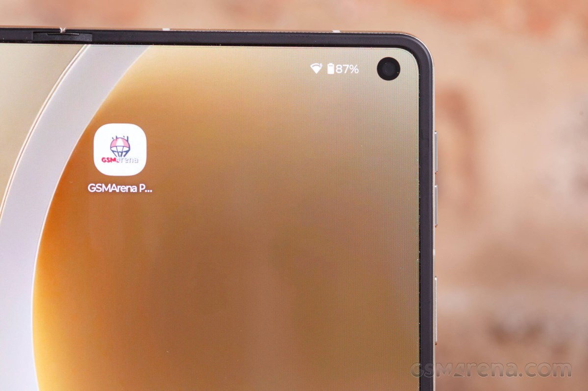 Motorola Razr Fold review: Design, build quality, handling