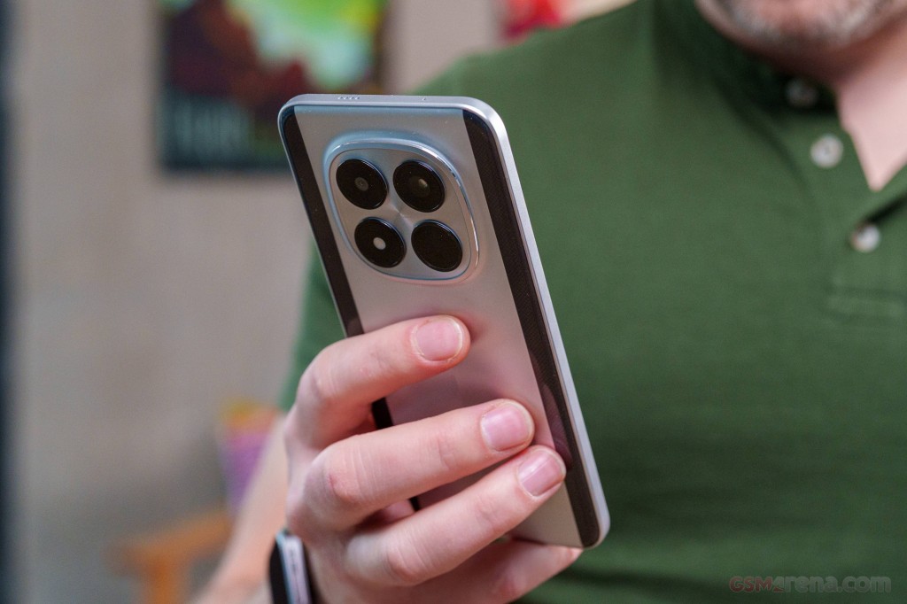 Xiaomi Poco M8 Pro pictures, official photos