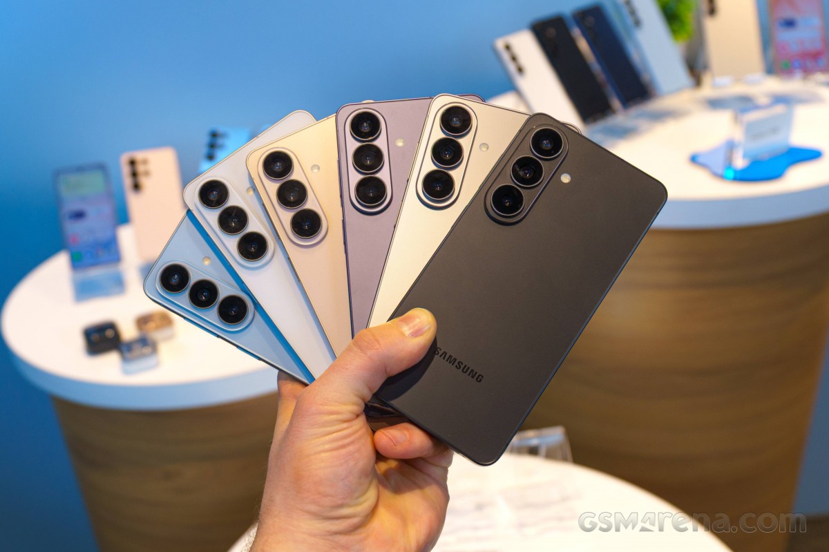 Samsung Galaxy S26 review: Design, build quality, handling