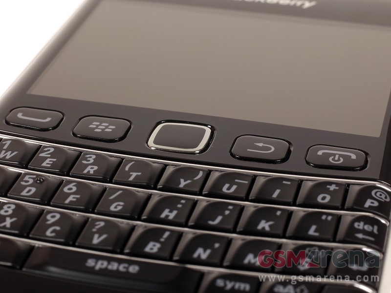 BlackBerry Bold 9790 pictures, official photos