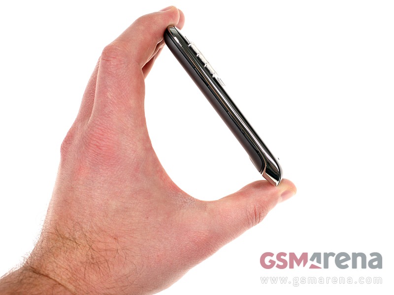 BlackBerry Bold 9790 pictures, official photos