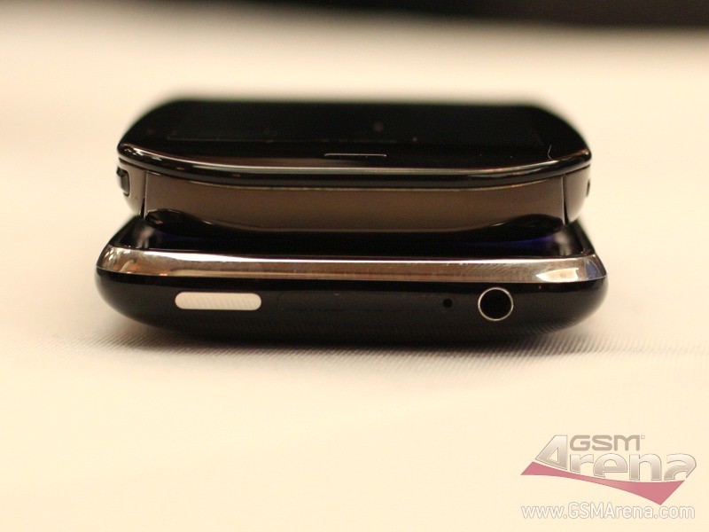 Dell Mini 3i pictures, official photos