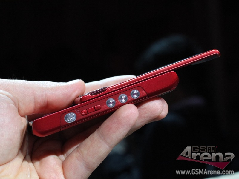 Sony Ericsson W995 pictures, official photos