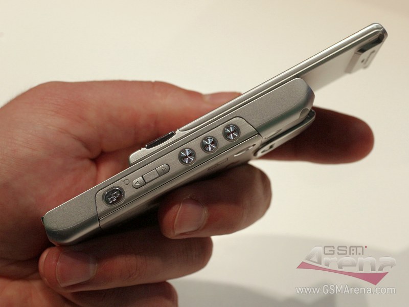 Sony Ericsson W995 pictures, official photos