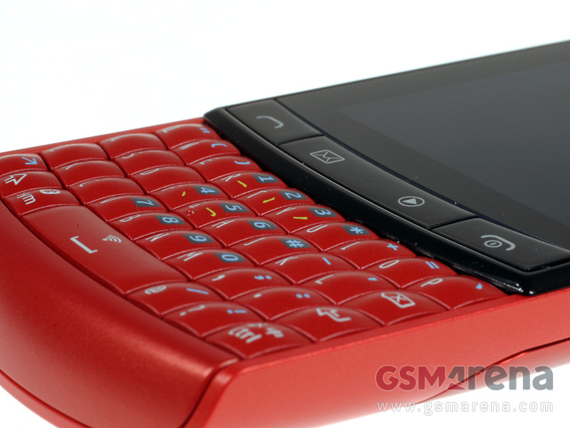 Nokia Asha 303 pictures, official photos