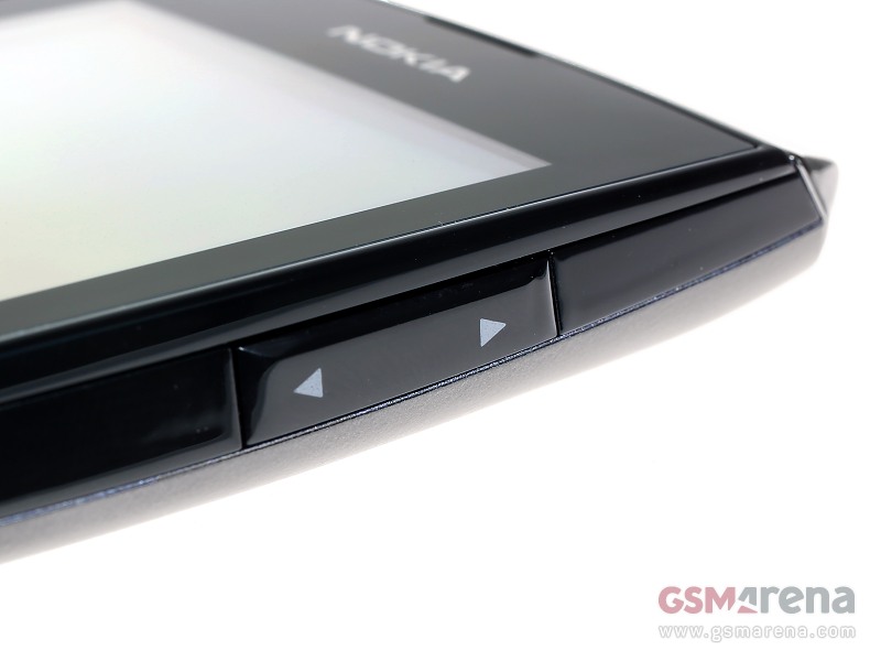 Nokia Asha 305 pictures, official photos