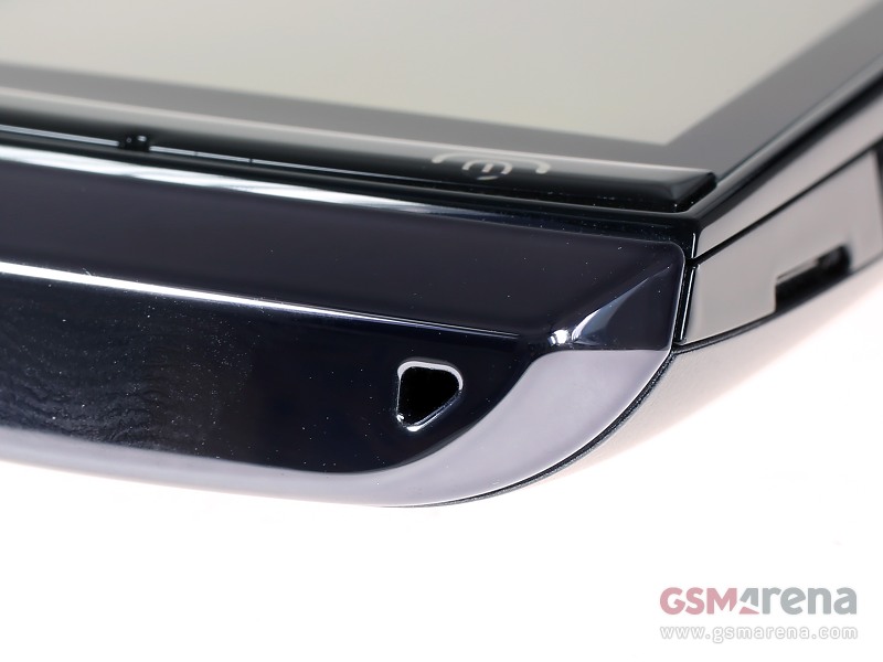 Nokia Asha 305 pictures, official photos