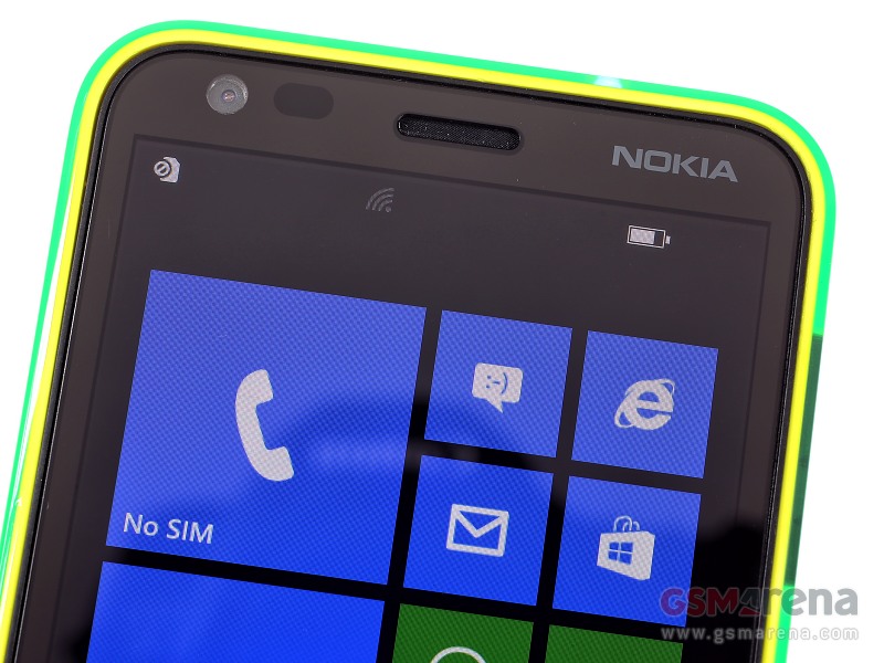 Nokia Lumia 620 pictures, official photos
