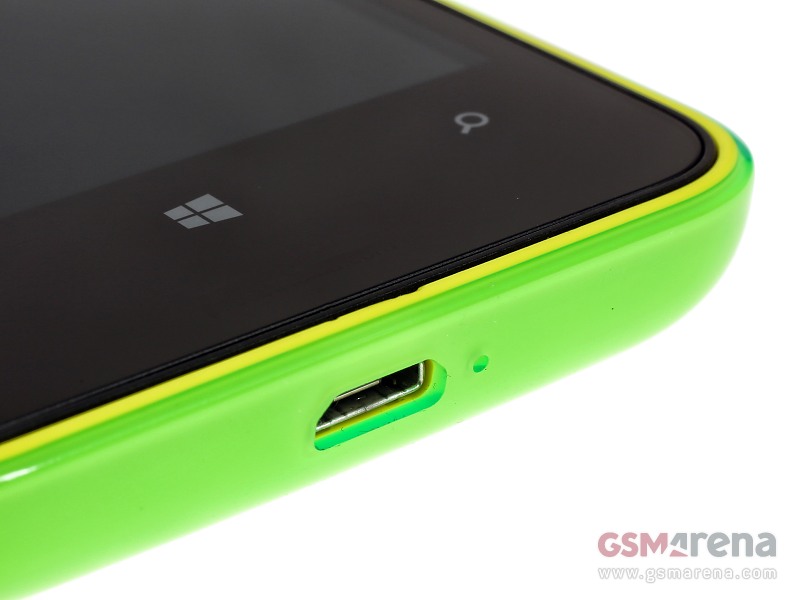 Nokia Lumia 620 pictures, official photos