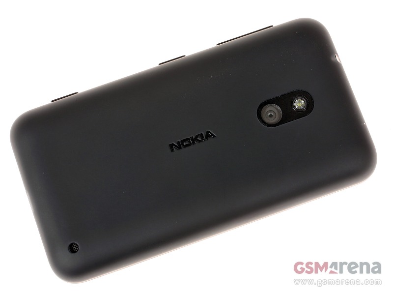 Nokia Lumia 620 pictures, official photos